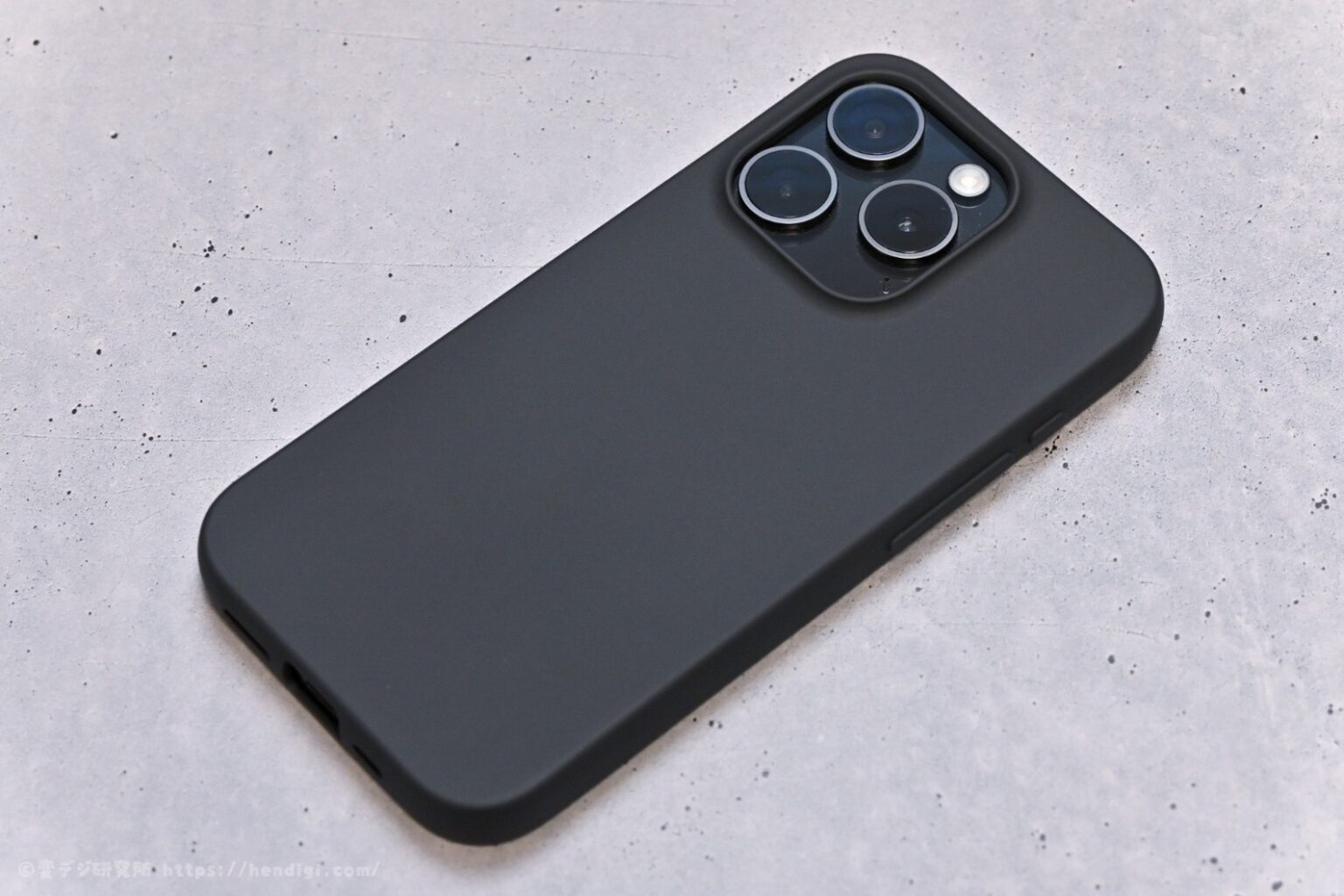 無印良品で見つけた690円のiPhoneケース！ハンドストラップもセットで試してみた | 変デジ研究所